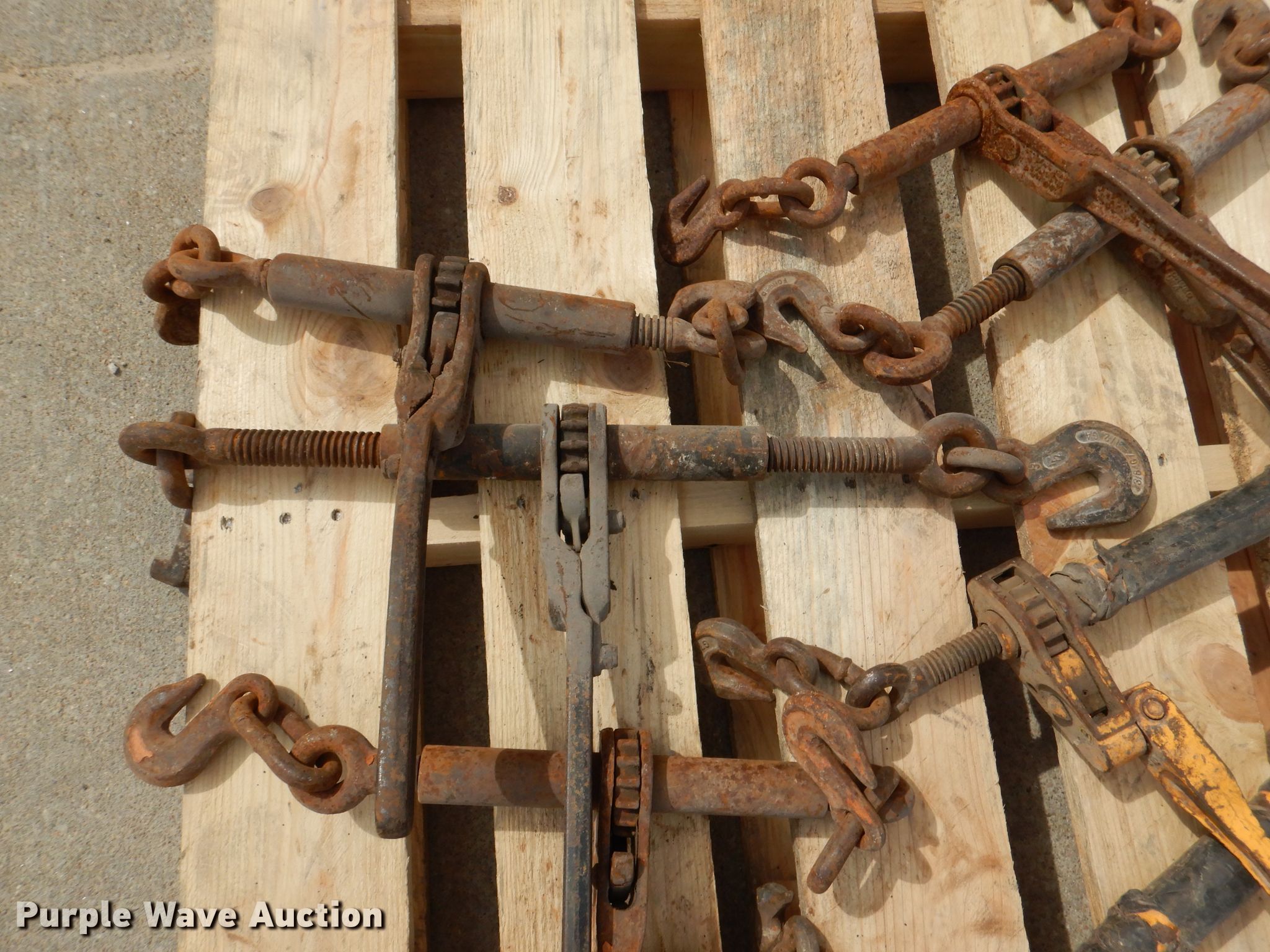 Chain booms in Alma, KS | Item DL4964 sold | Purple Wave