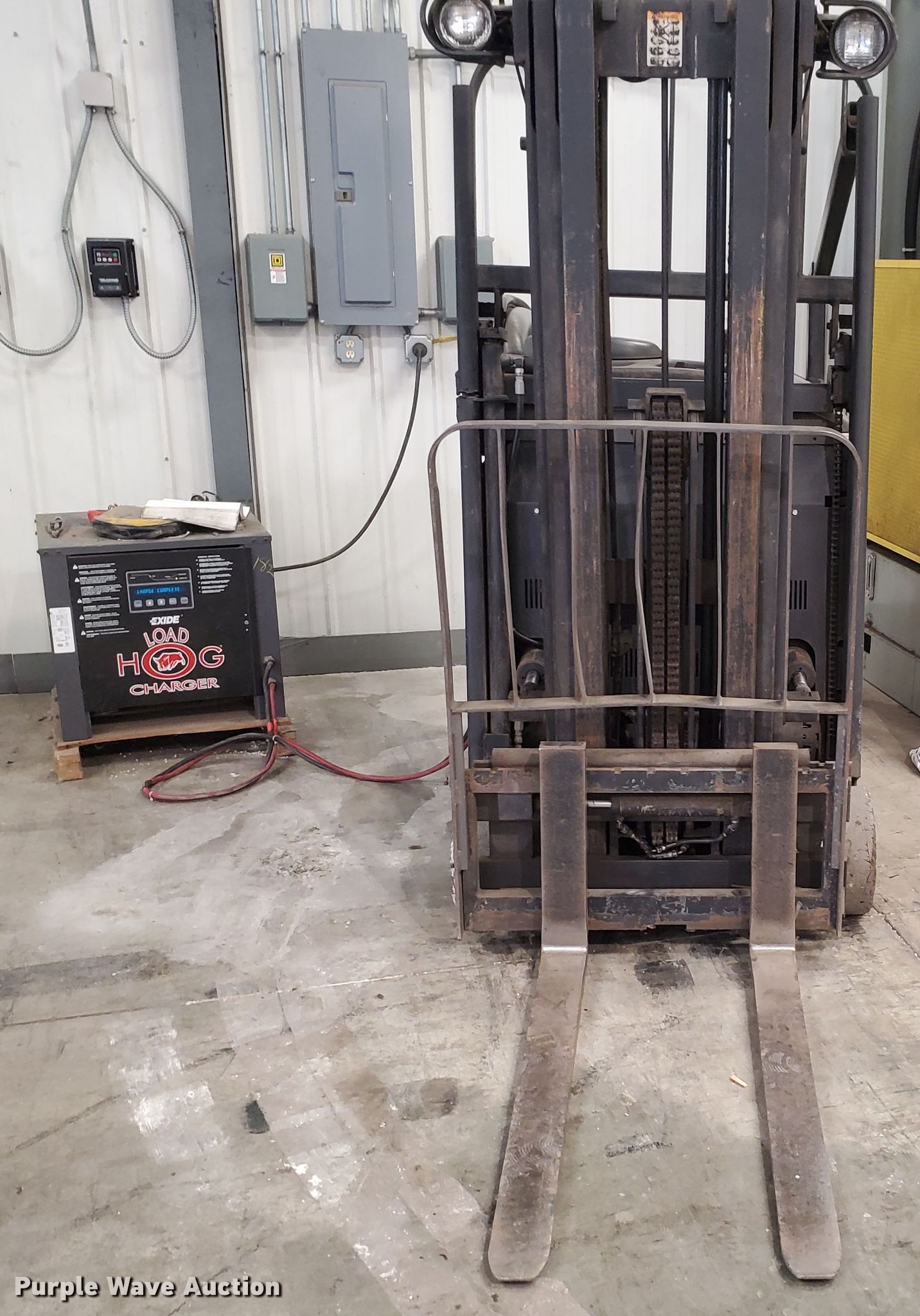 Crown RC3000-30-S forklift in Salina, KS | Item IX9053 sold | Purple Wave