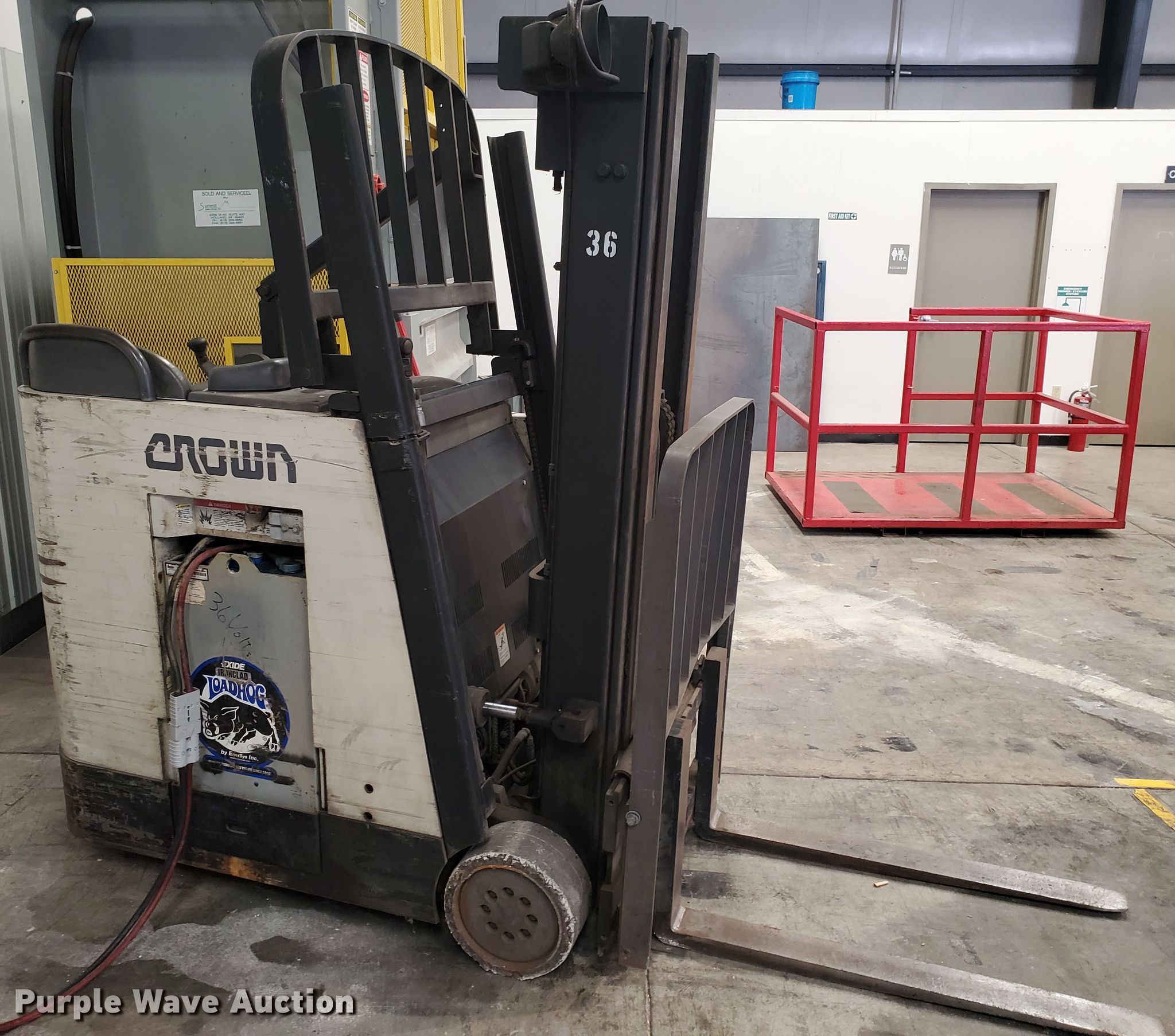 Crown RC3000-30-S forklift in Salina, KS | Item IX9053 sold | Purple Wave