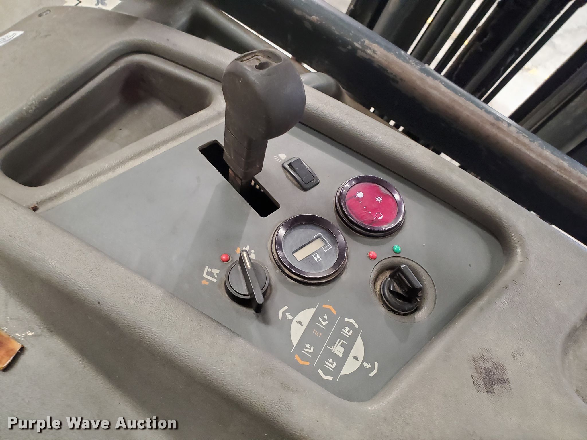 Crown RC3000-30-S forklift in Salina, KS | Item IX9053 sold | Purple Wave