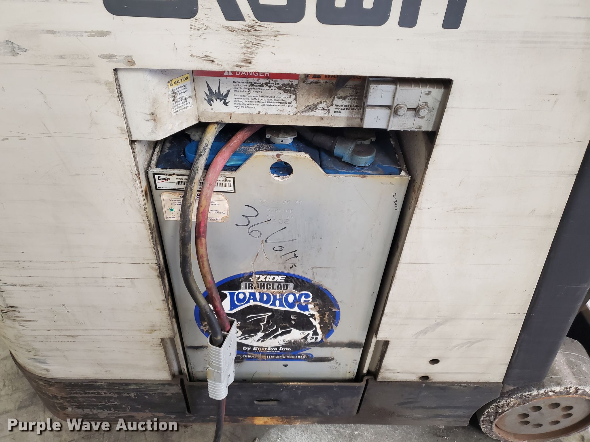 Crown RC3000-30-S forklift in Salina, KS | Item IX9053 sold | Purple Wave