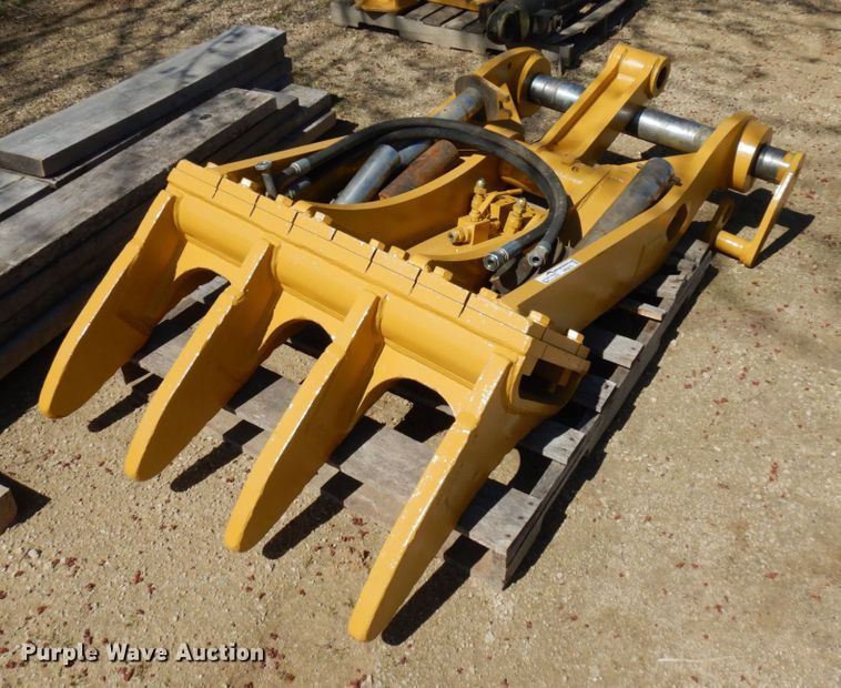 Caterpillar progressive link hydraulic thumb in Houston, MN | Item ...