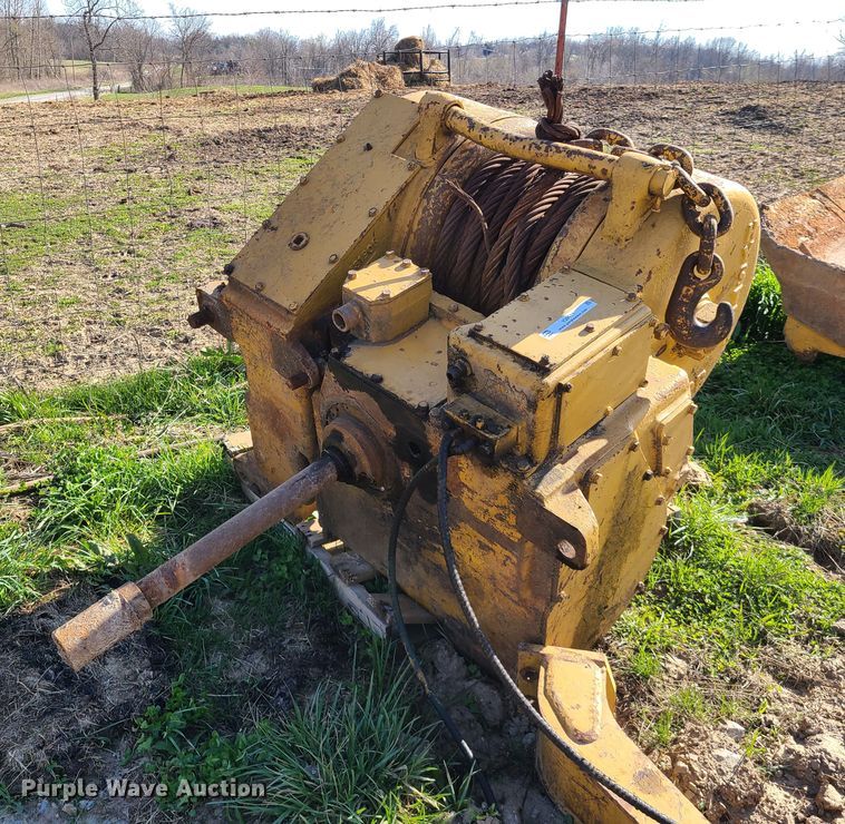 Hyster dozer winch in Marshall, MO | Item IQ9111 sold | Purple Wave