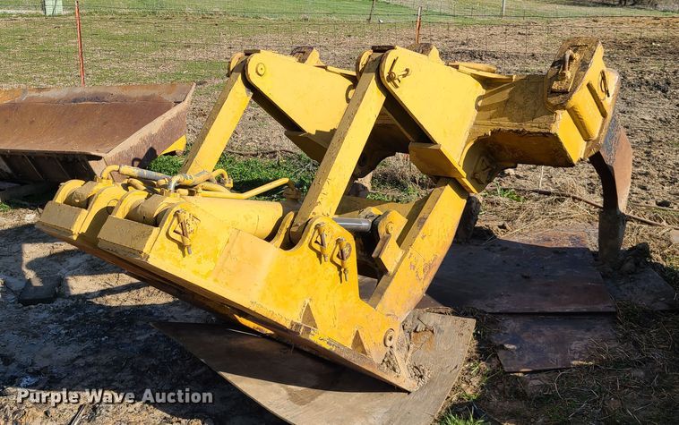 Caterpillar D8H dozer ripper in Marshall, MO | Item IQ9114 sold ...
