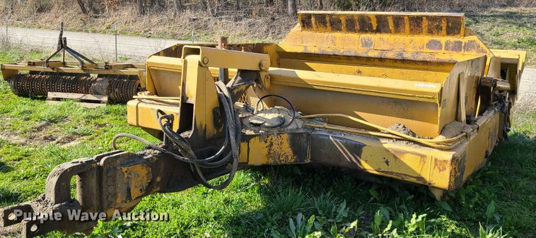 Reynolds 14C scraper in Marshall, MO | Item IQ9118 sold | Purple Wave