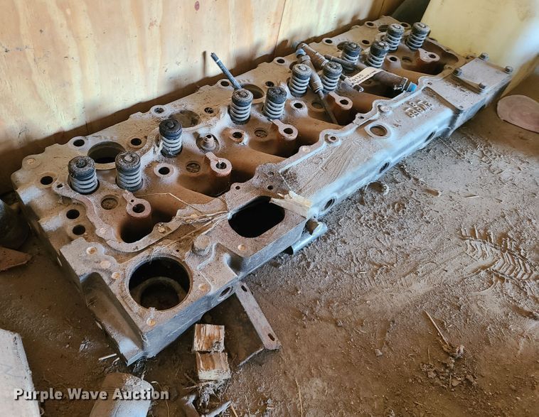 Caterpillar 3306 engine cylinder head in Marshall, MO | Item IQ9125 ...