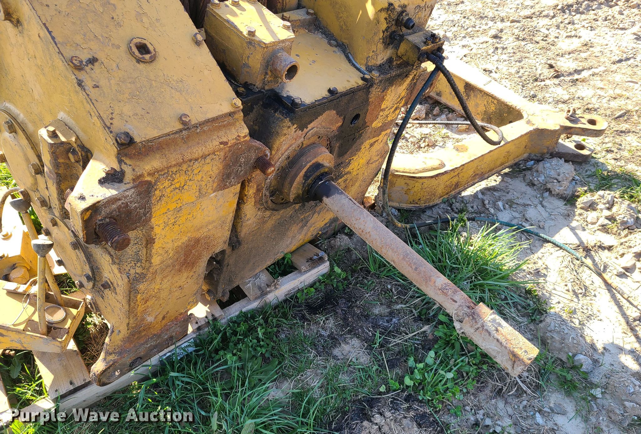 Hyster dozer winch in Marshall, MO | Item IQ9111 sold | Purple Wave