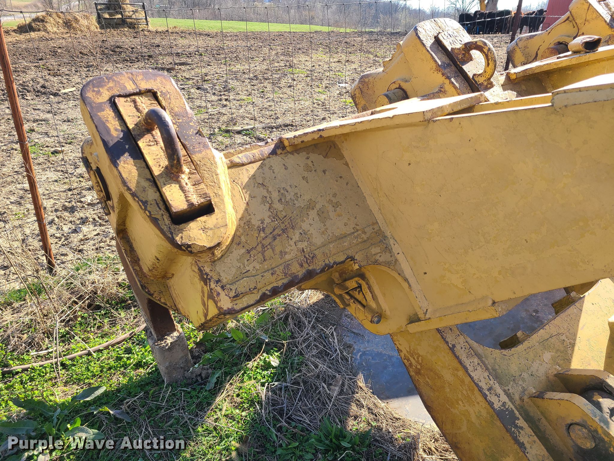 Caterpillar D8H dozer ripper in Marshall, MO | Item IQ9114 sold ...