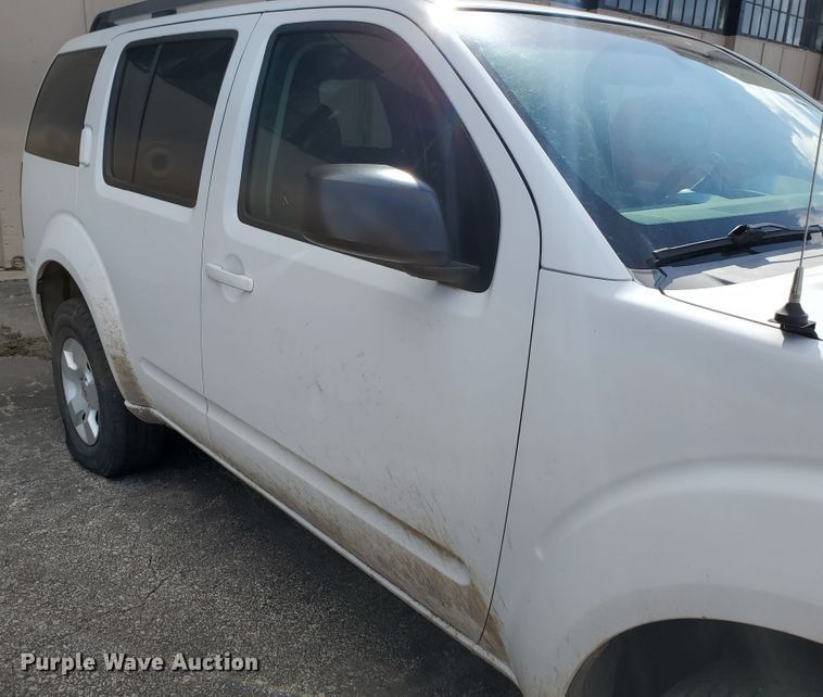 2008 Nissan Pathfinder SUV in Salina, KS | Item IX9137 sold | Purple Wave