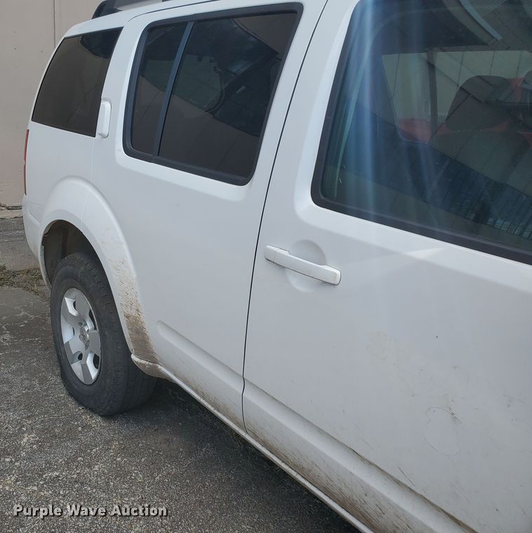 2008 Nissan Pathfinder SUV in Salina, KS | Item IX9137 sold | Purple Wave