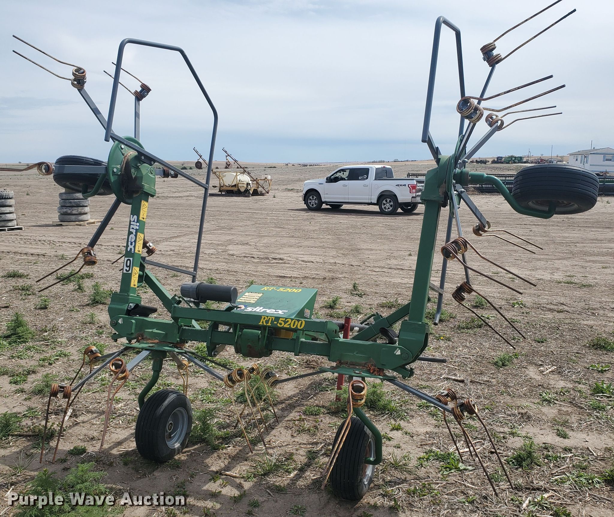 Sitrex RT-5200 hay tedder in Russell, KS | Item IX9236 sold | Purple Wave