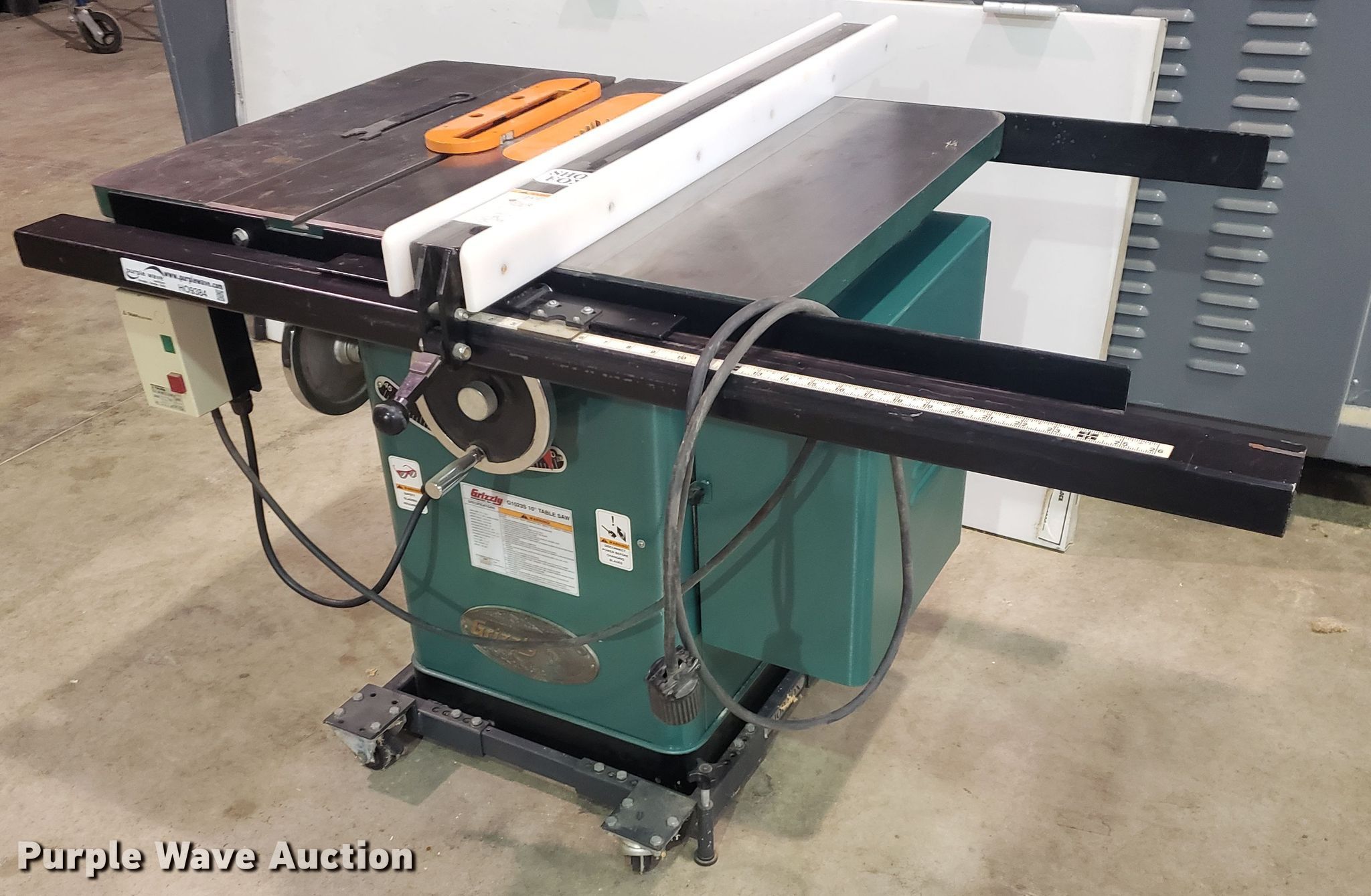 2001 Grizzly table saw in Chouteau, OK | Item HO9384 sold | Purple Wave