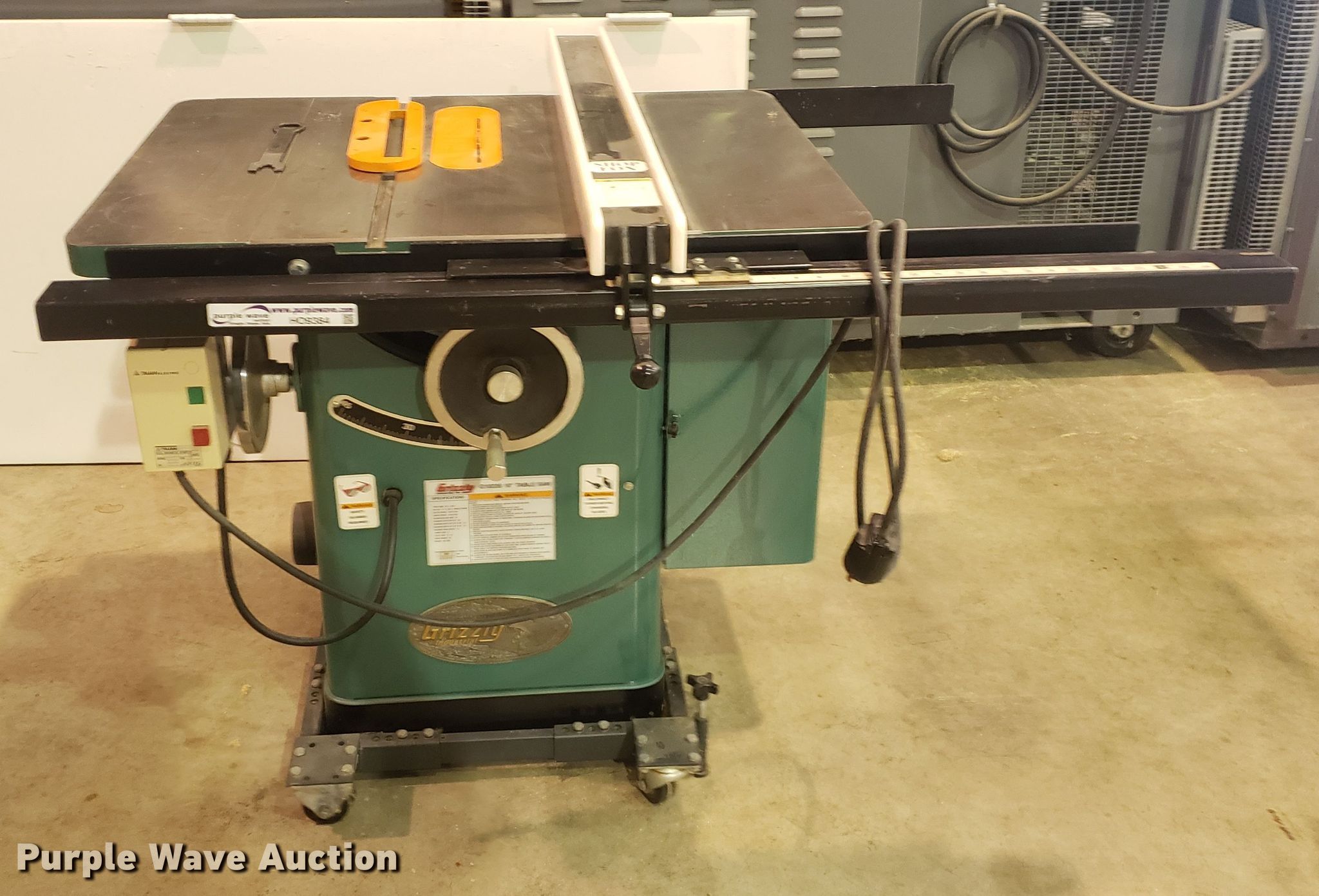 2001 Grizzly table saw in Chouteau, OK | Item HO9384 sold | Purple Wave