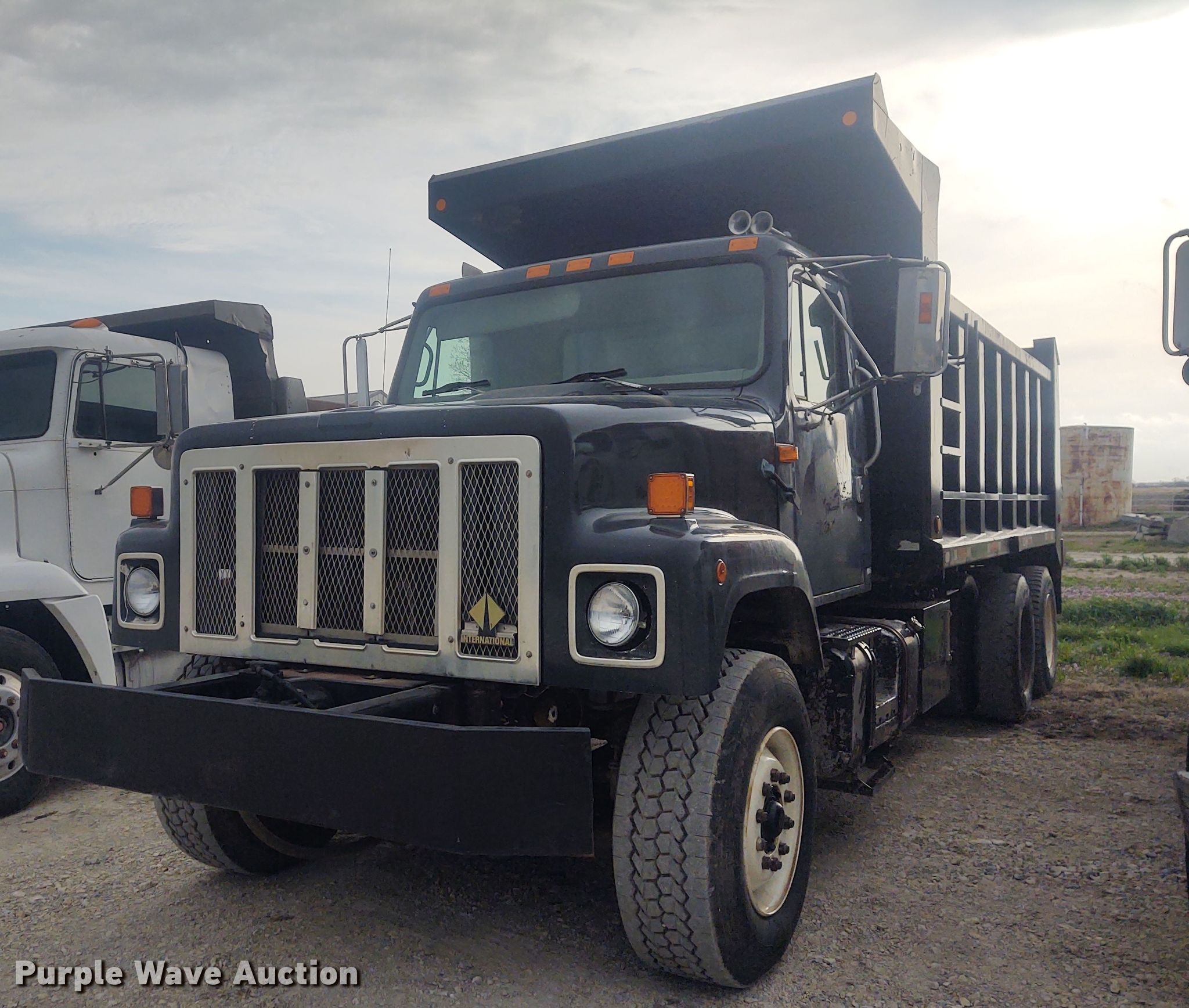 1998 International 2574 dump truck in El Dorado, KS | Item FY9992 sold ...