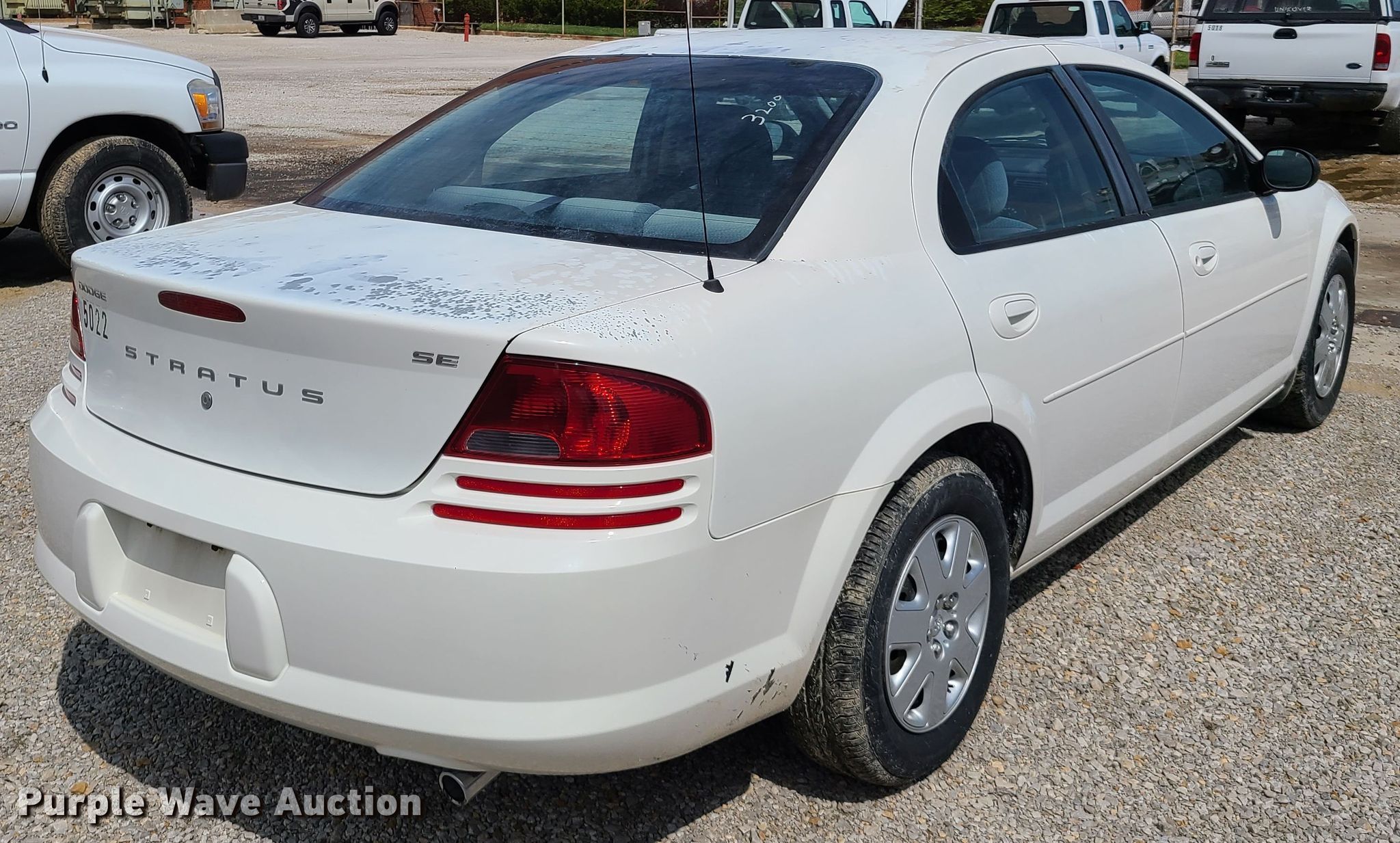 2002 Dodge Stratus in Independence, MO | Item DH5901 sold | Purple Wave