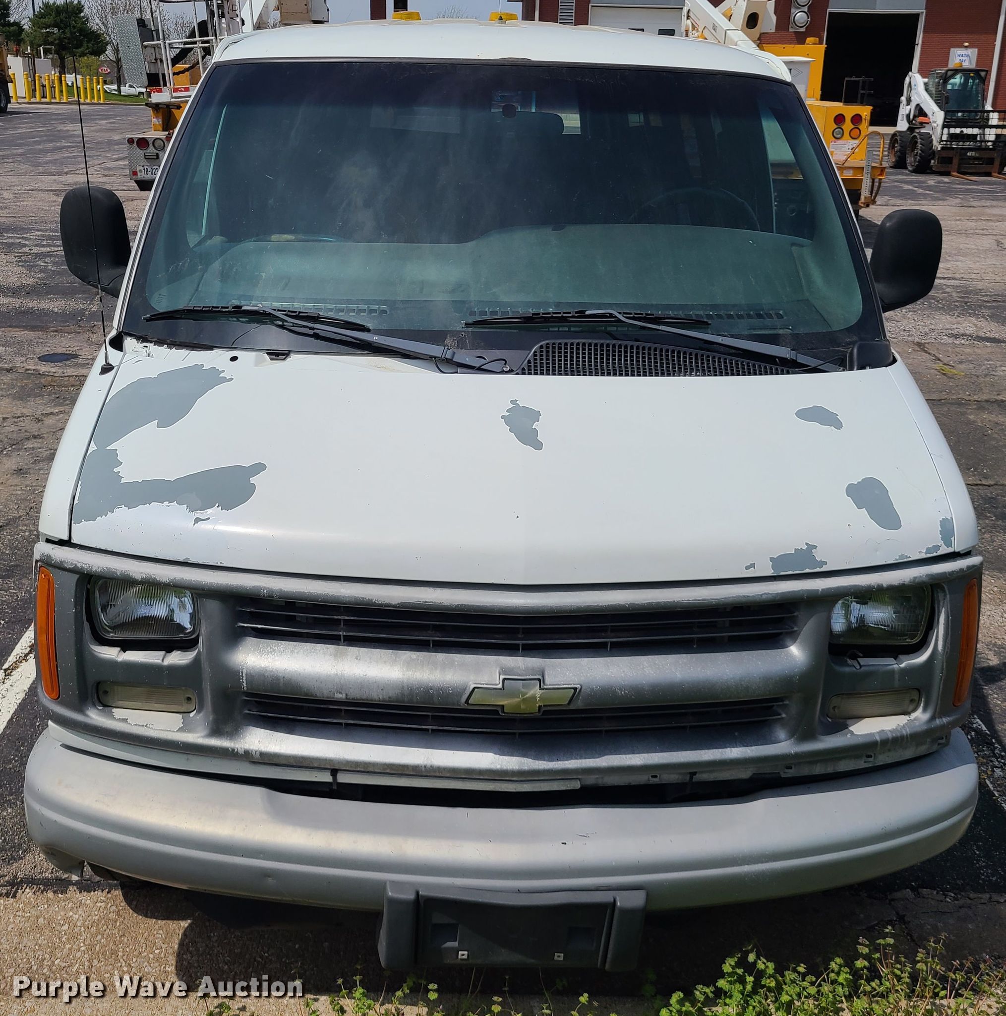 2002 Chevrolet Express van in Lee's Summit, MO | Item DH5955 sold ...