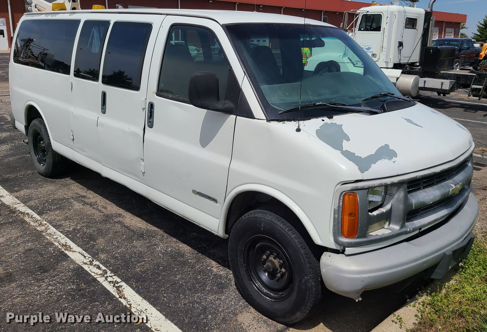 2002 Chevrolet Express van in Lee's Summit, MO | Item DH5955 sold ...