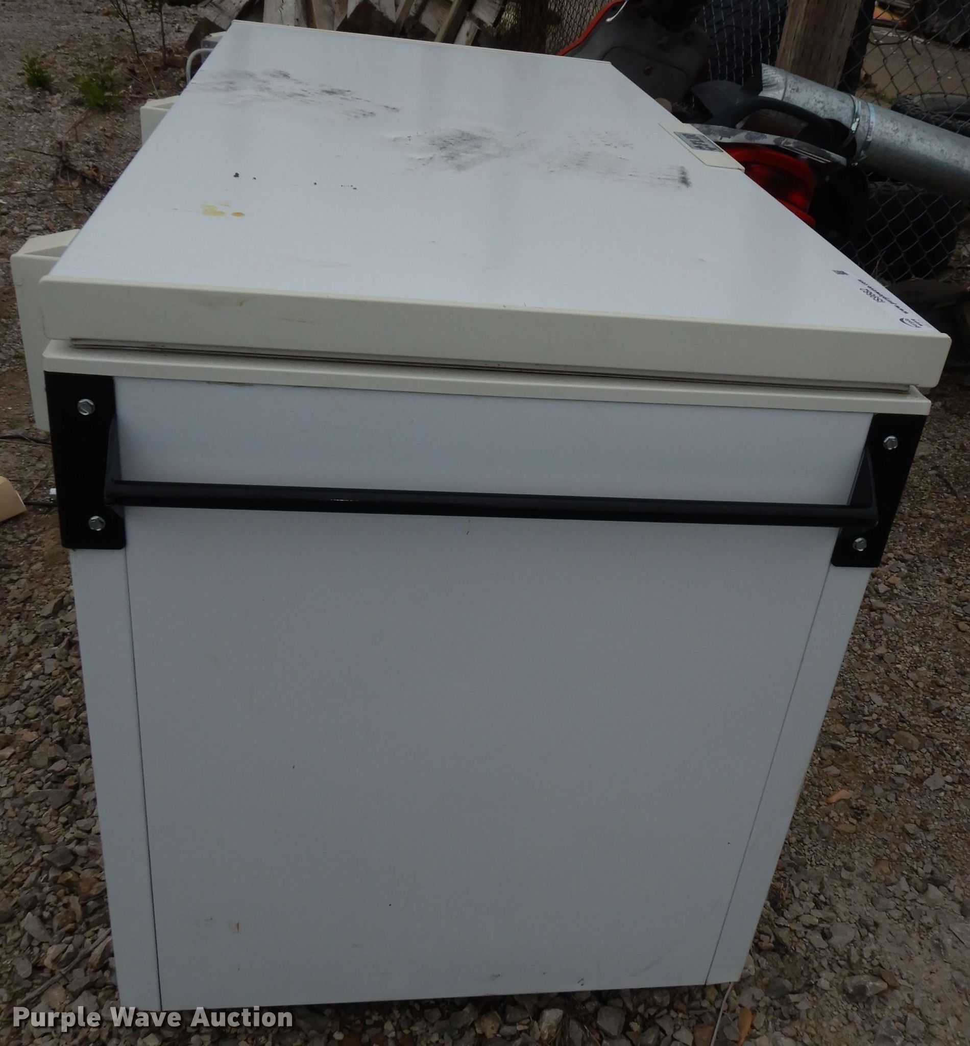 Flir EZ Cure II container in Ottawa, KS | Item IS9682 sold | Purple Wave