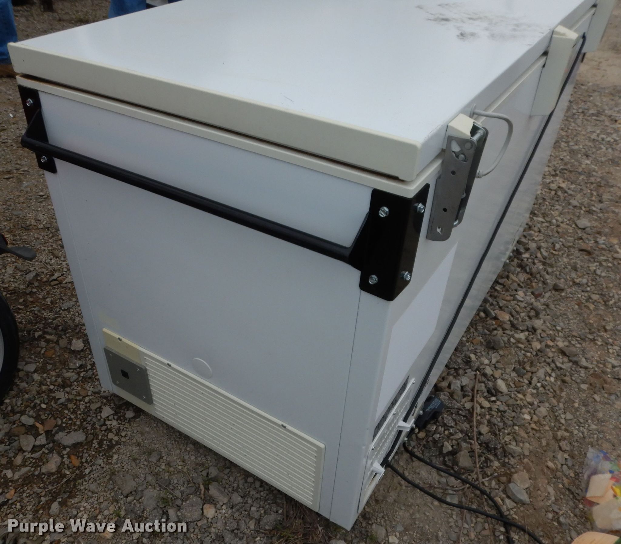 Flir EZ Cure II container in Ottawa, KS | Item IS9682 sold | Purple Wave