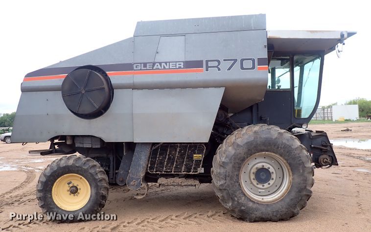 1991 Gleaner R70 combine in Kinsley, KS | Item DJ5720 sold | Purple Wave