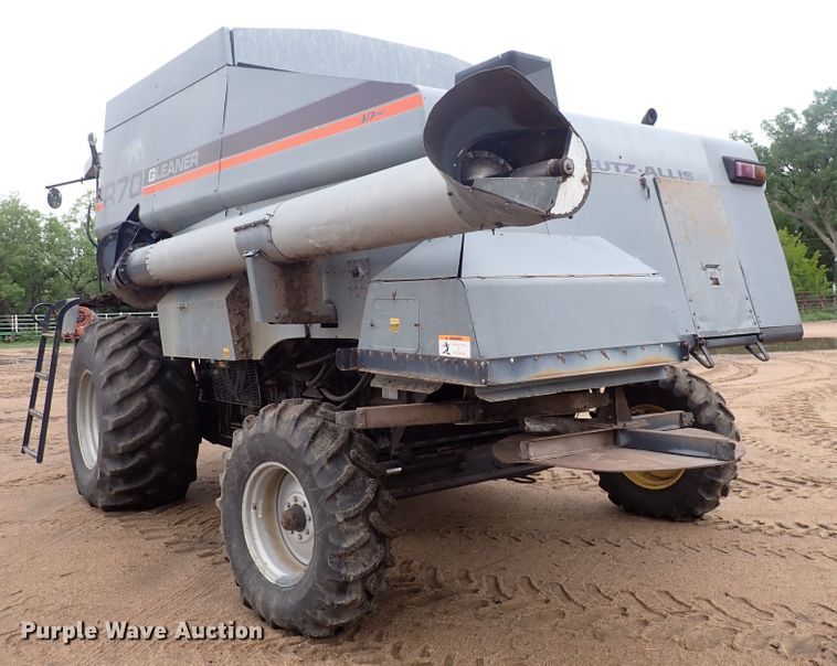 1991 Gleaner R70 combine in Kinsley, KS | Item DJ5720 sold | Purple Wave