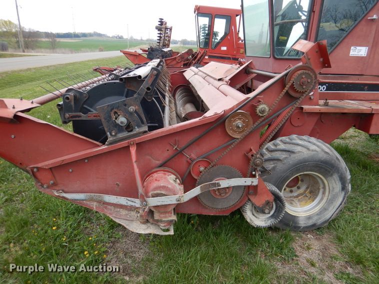 1986 Case IH 5000 windrower in Milford, KS | Item DL8749 sold | Purple Wave
