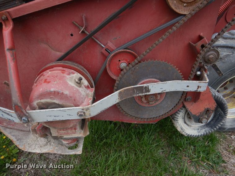 1986 Case IH 5000 windrower in Milford, KS | Item DL8749 sold | Purple Wave