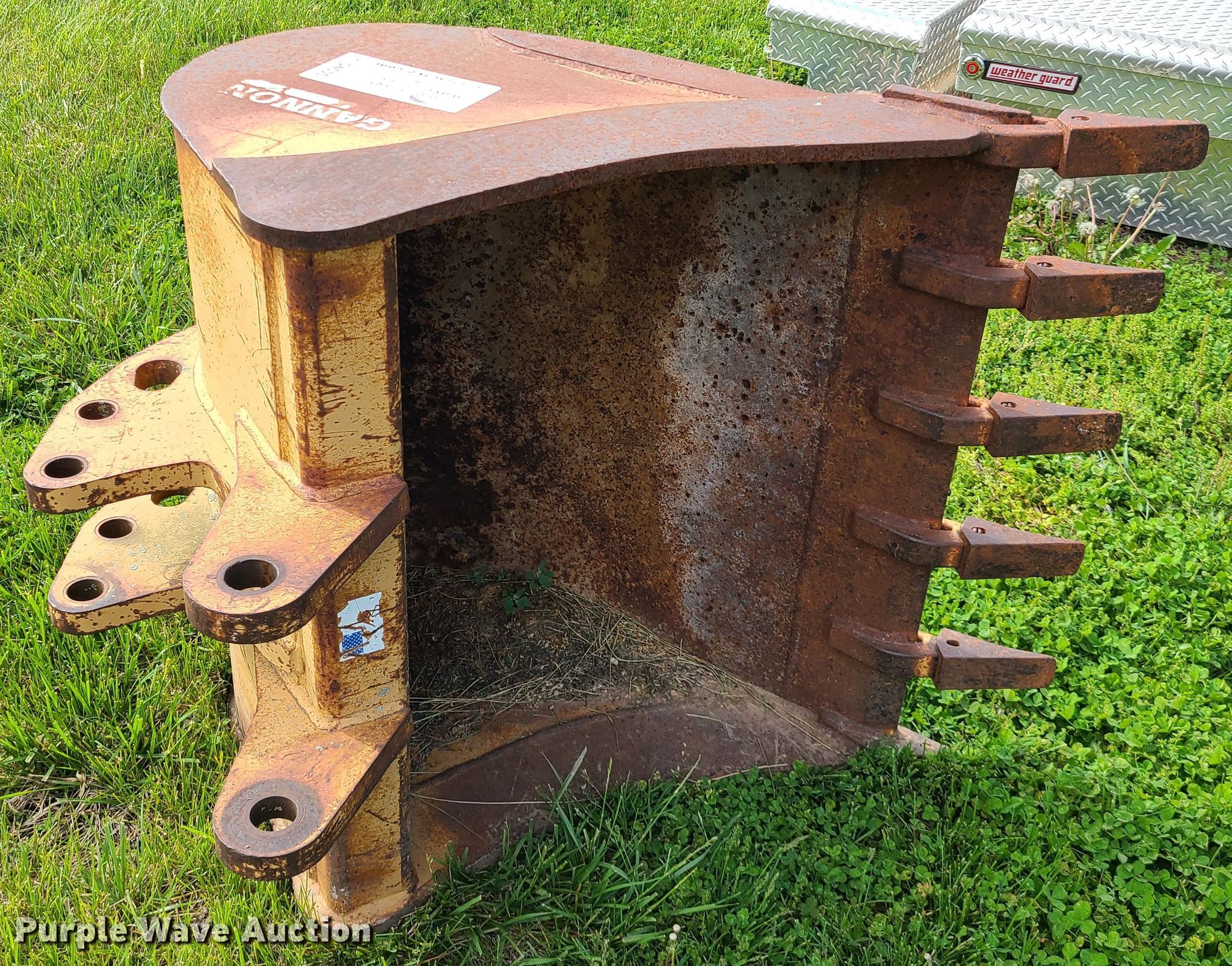 Gannon 36"W backhoe bucket in Raytown, MO | Item DN5507 sold | Purple Wave
