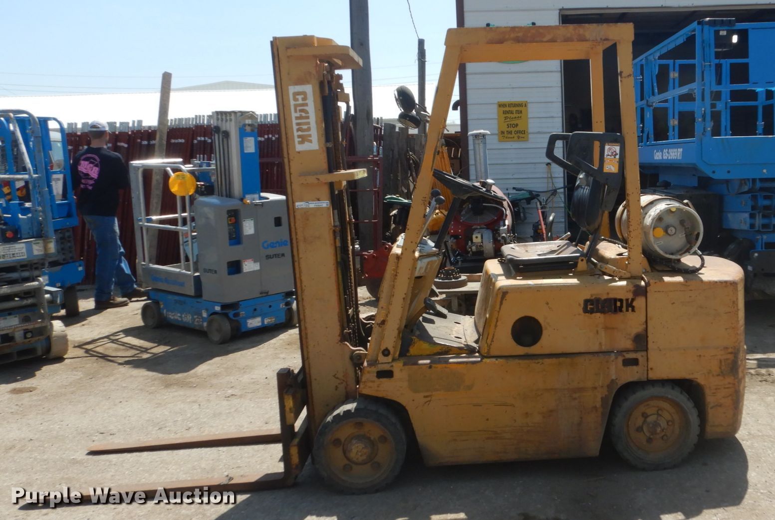 Clark C500-S60 forklift in Sioux City, IA | Item FX9047 sold | Purple Wave