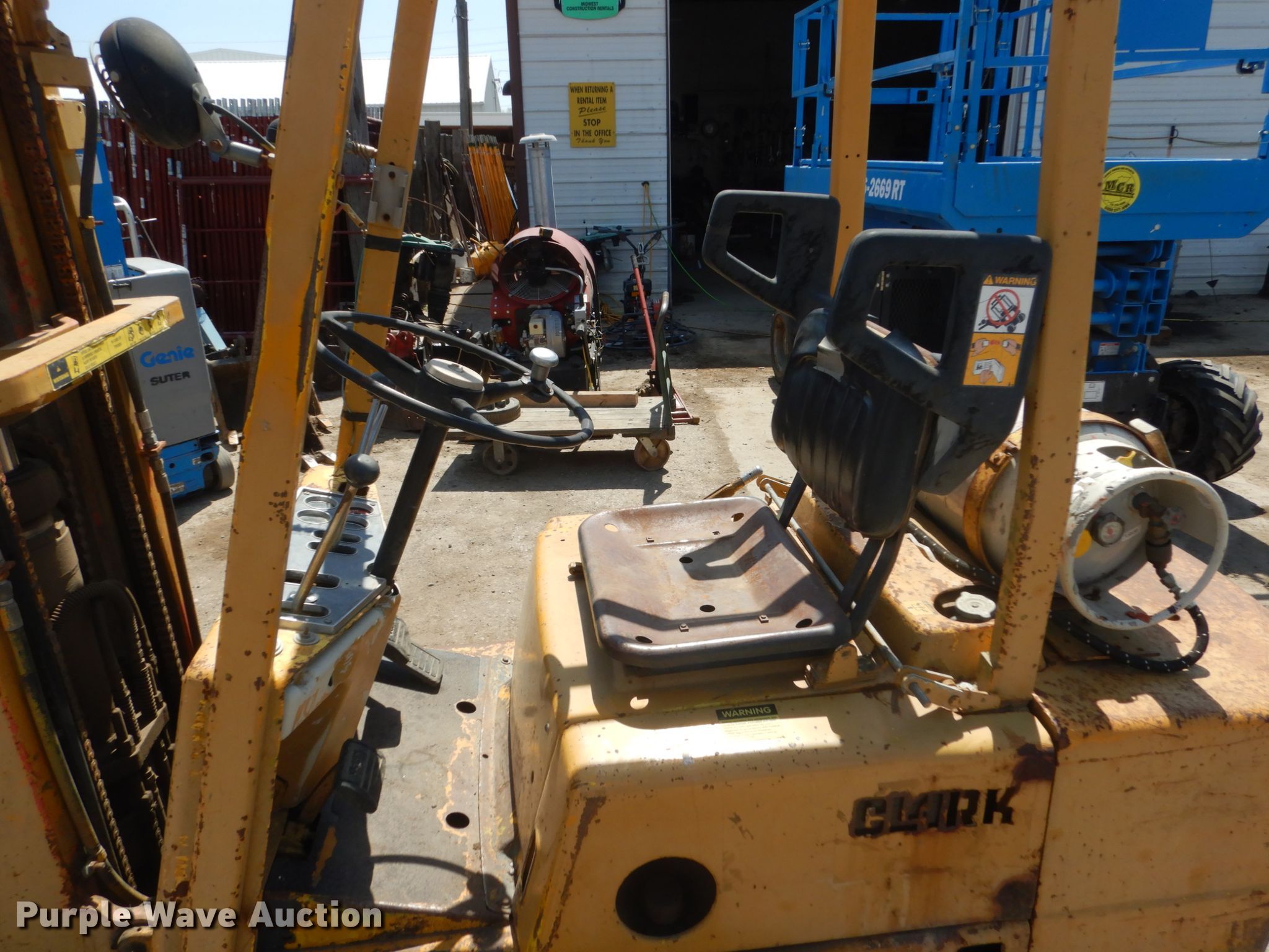 Clark C500-S60 forklift in Sioux City, IA | Item FX9047 sold | Purple Wave