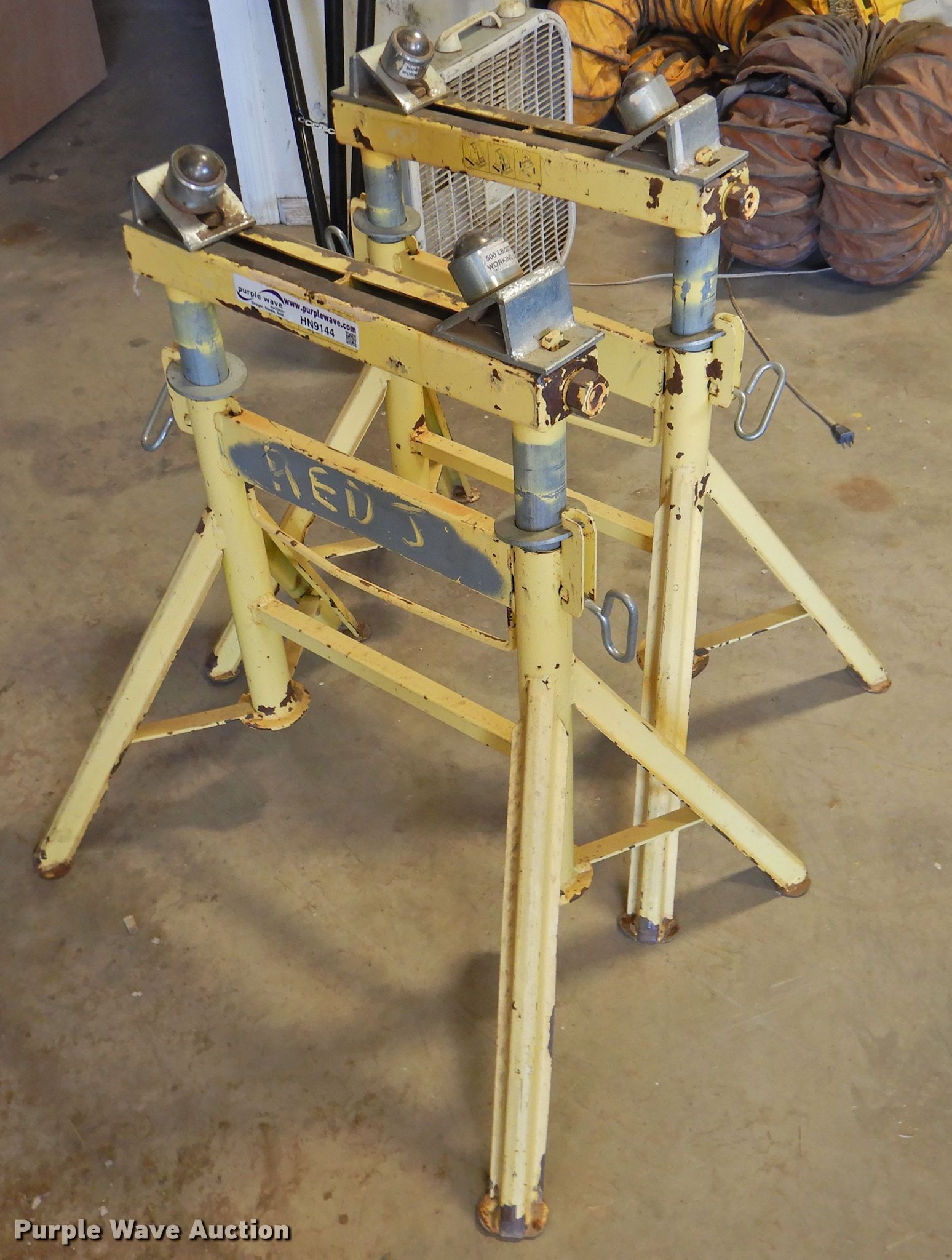 Sumner Manufacturing Pro-Roll pipe stands in Amarillo, TX | Item HN9144 ...