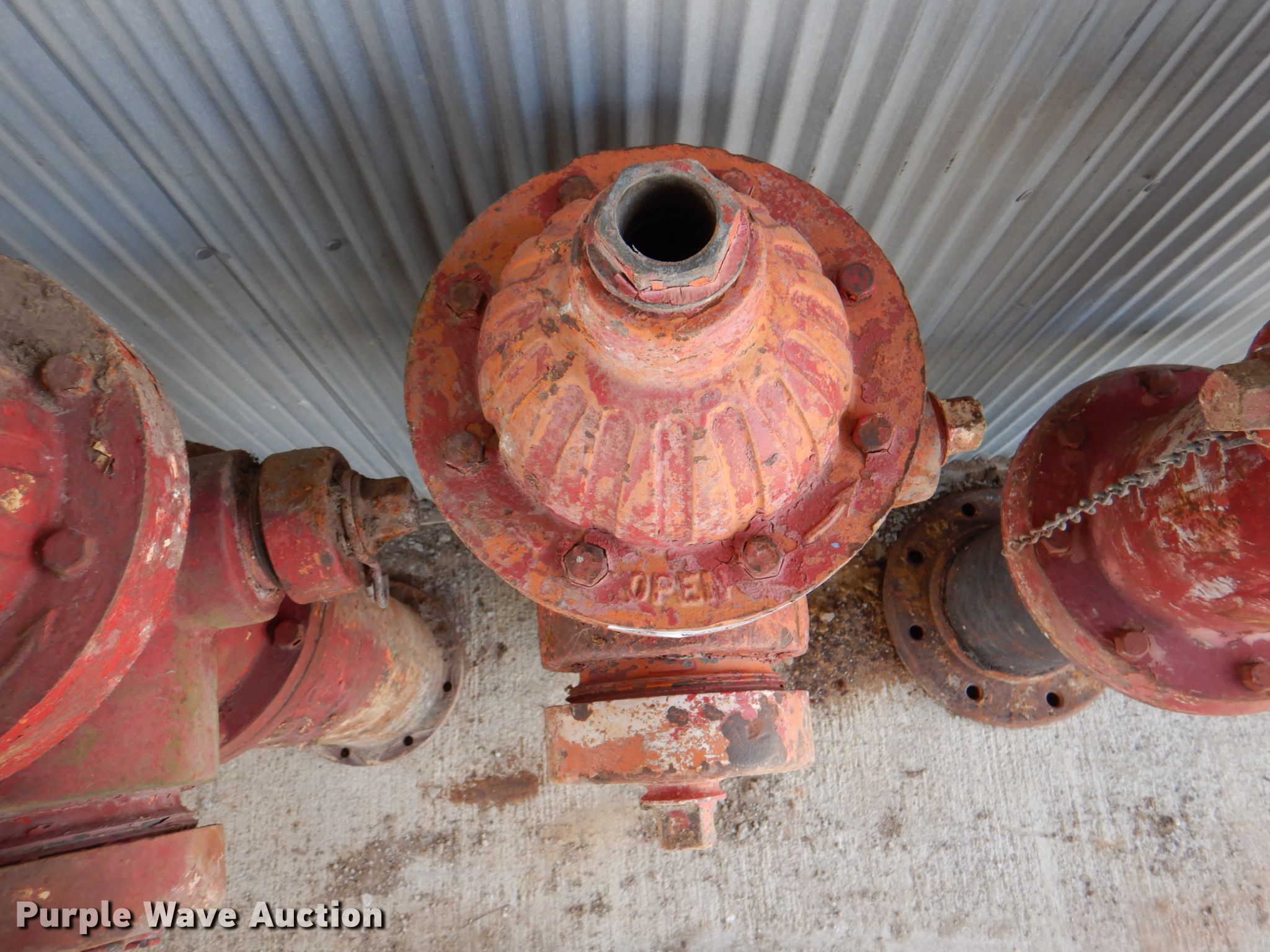 Fire hydrant in Chariton, IA | Item IQ9426 sold | Purple Wave
