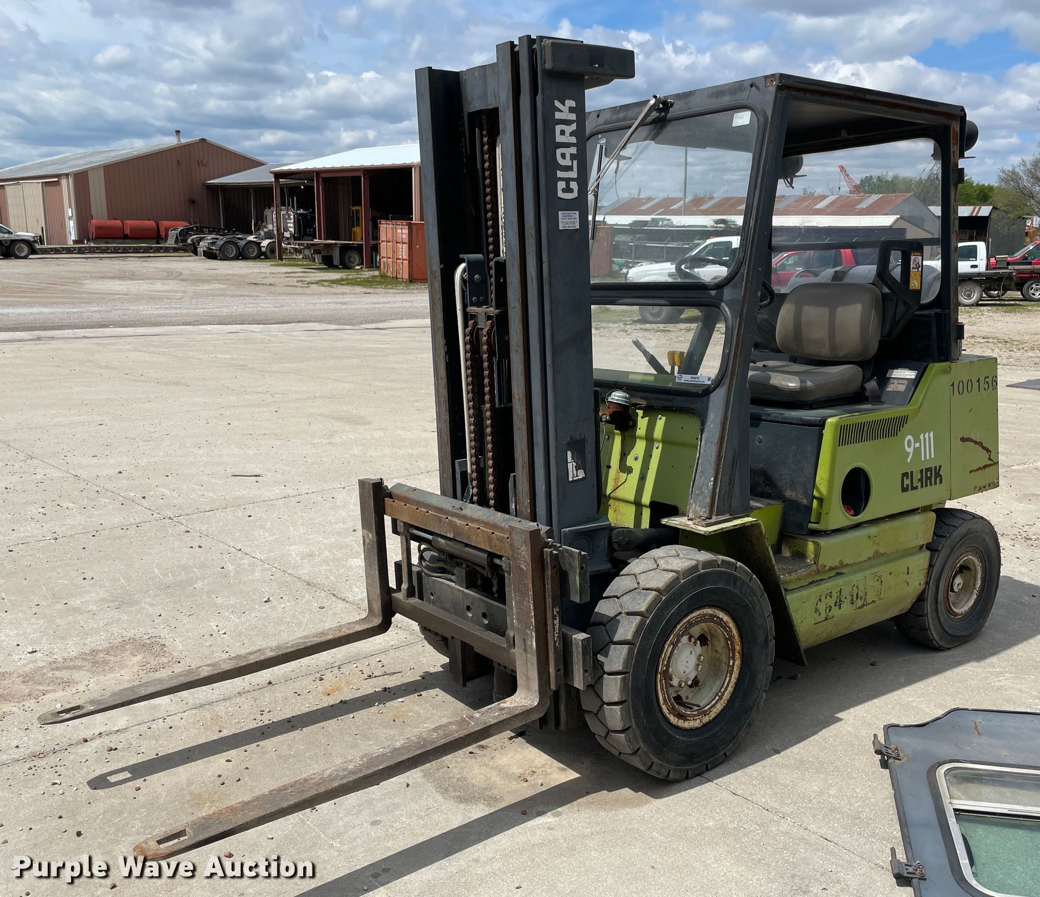 1993 Clark GPX25 forklift in Saint Paul, KS | Item IR9878 sold | Purple ...