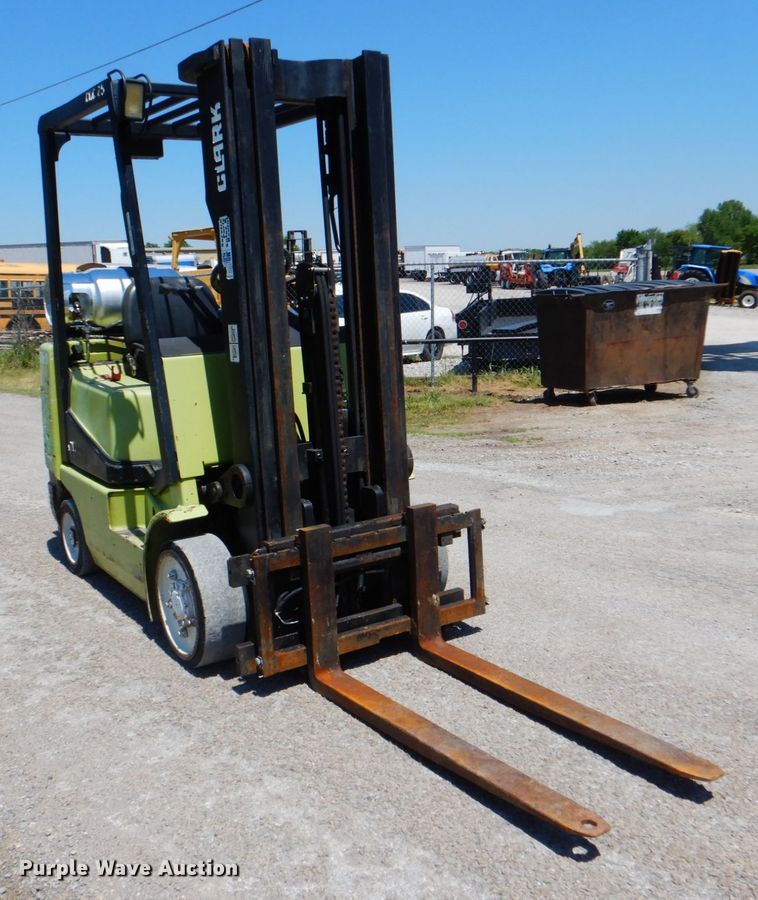 Clark CGC25 forklift in Collinsville, OK | Item HX9240 sold | Purple Wave