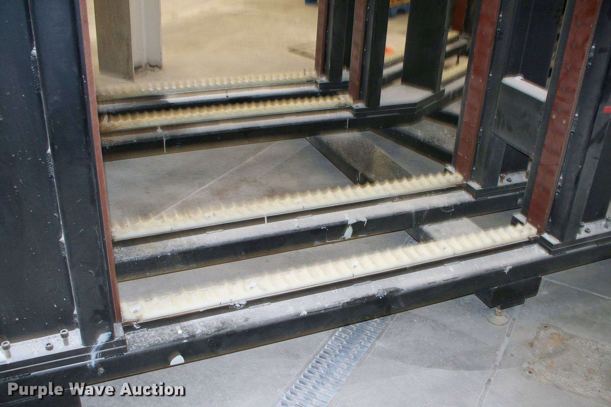 (3) light bulb racks in Salina, KS | Item GQ9570 sold | Purple Wave