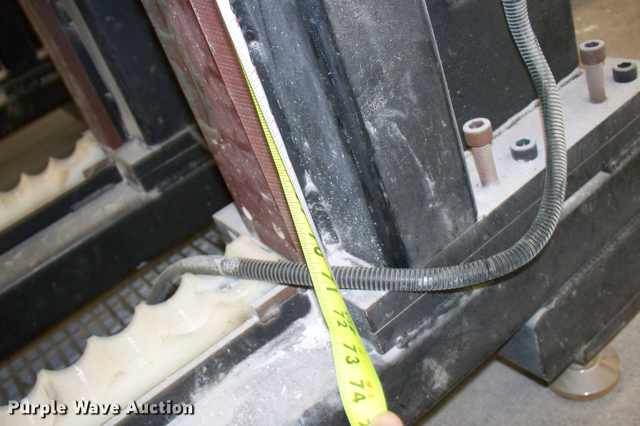 (3) light bulb racks in Salina, KS | Item GQ9570 sold | Purple Wave