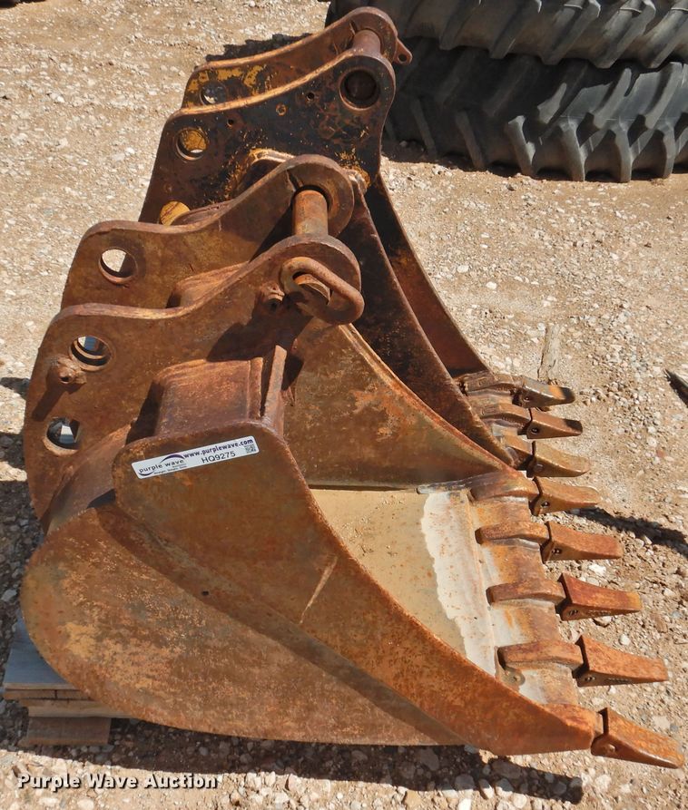 (2) John Deere backhoe buckets in Dalhart, TX | Item HQ9275 sold ...