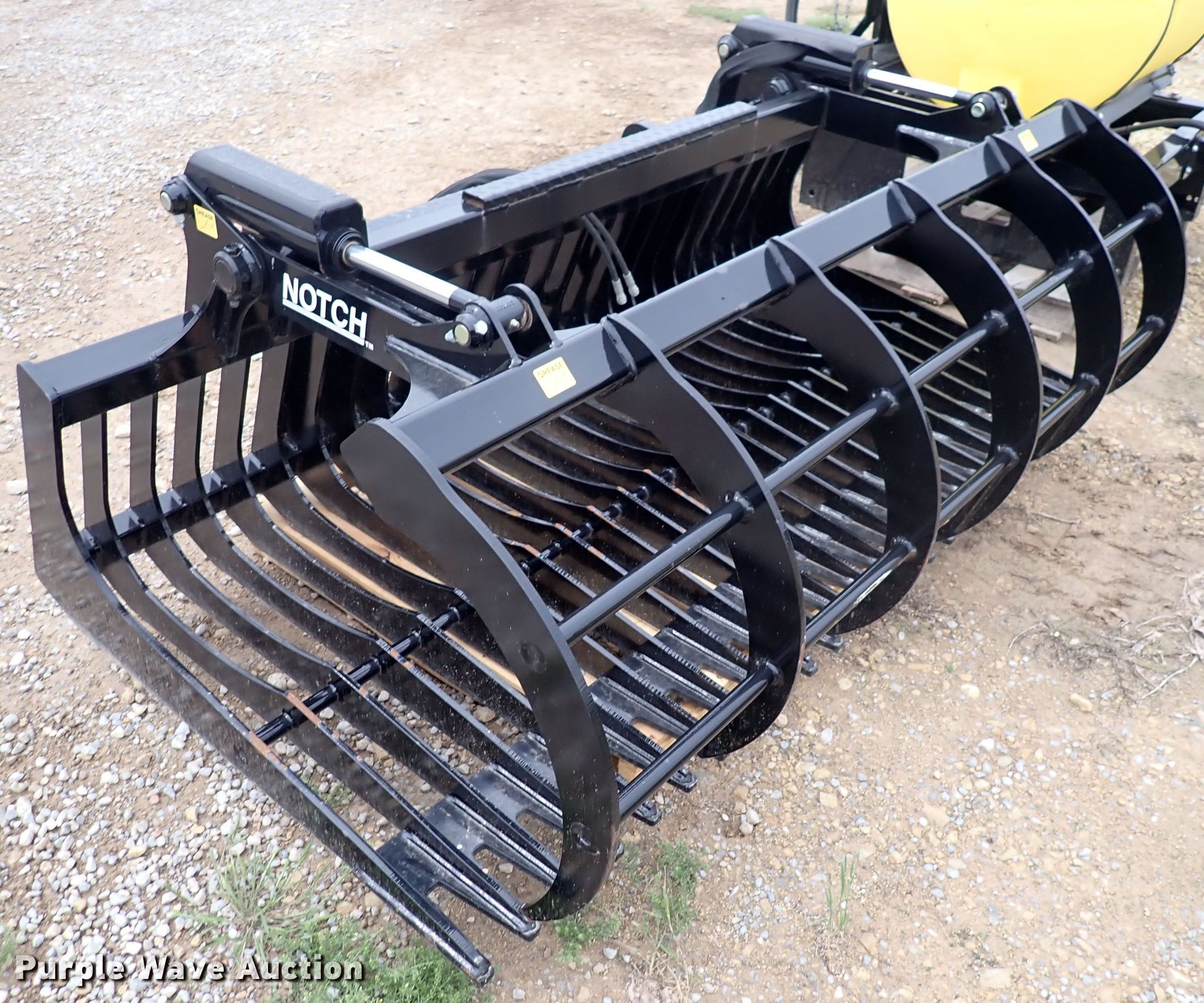Notch RBG3-82 82"W grapple bucket in Andale, KS | Item DJ5646 sold ...