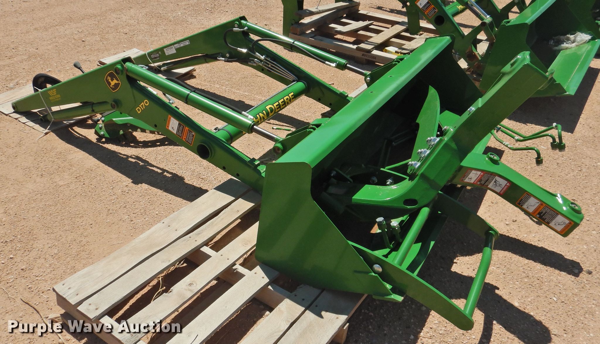 John Deere D170 loader in Clovis, NM | Item HQ9257 sold | Purple Wave