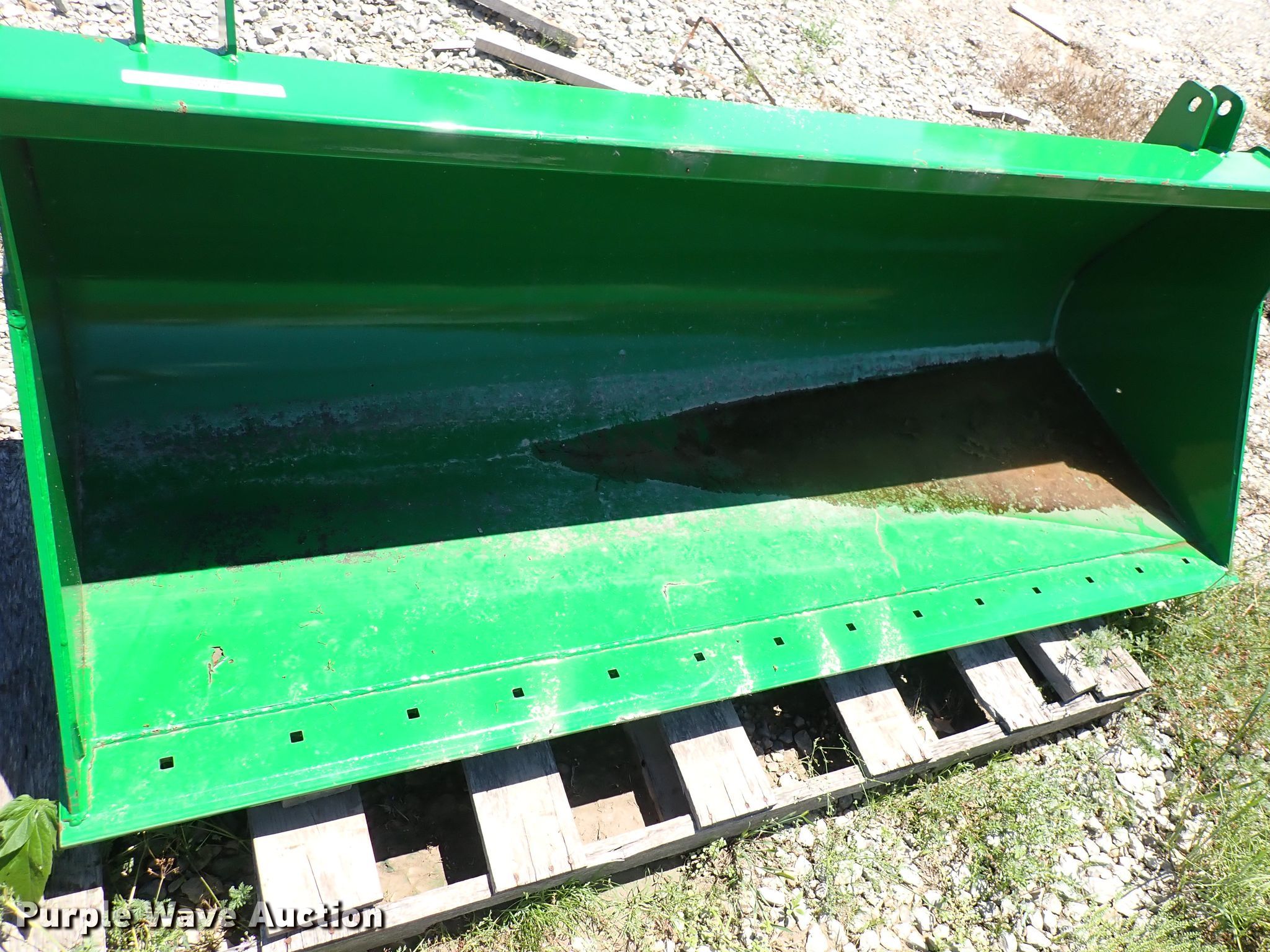 John Deere BW15935 86"W bucket in Winfield, KS | Item IF9185 sold ...