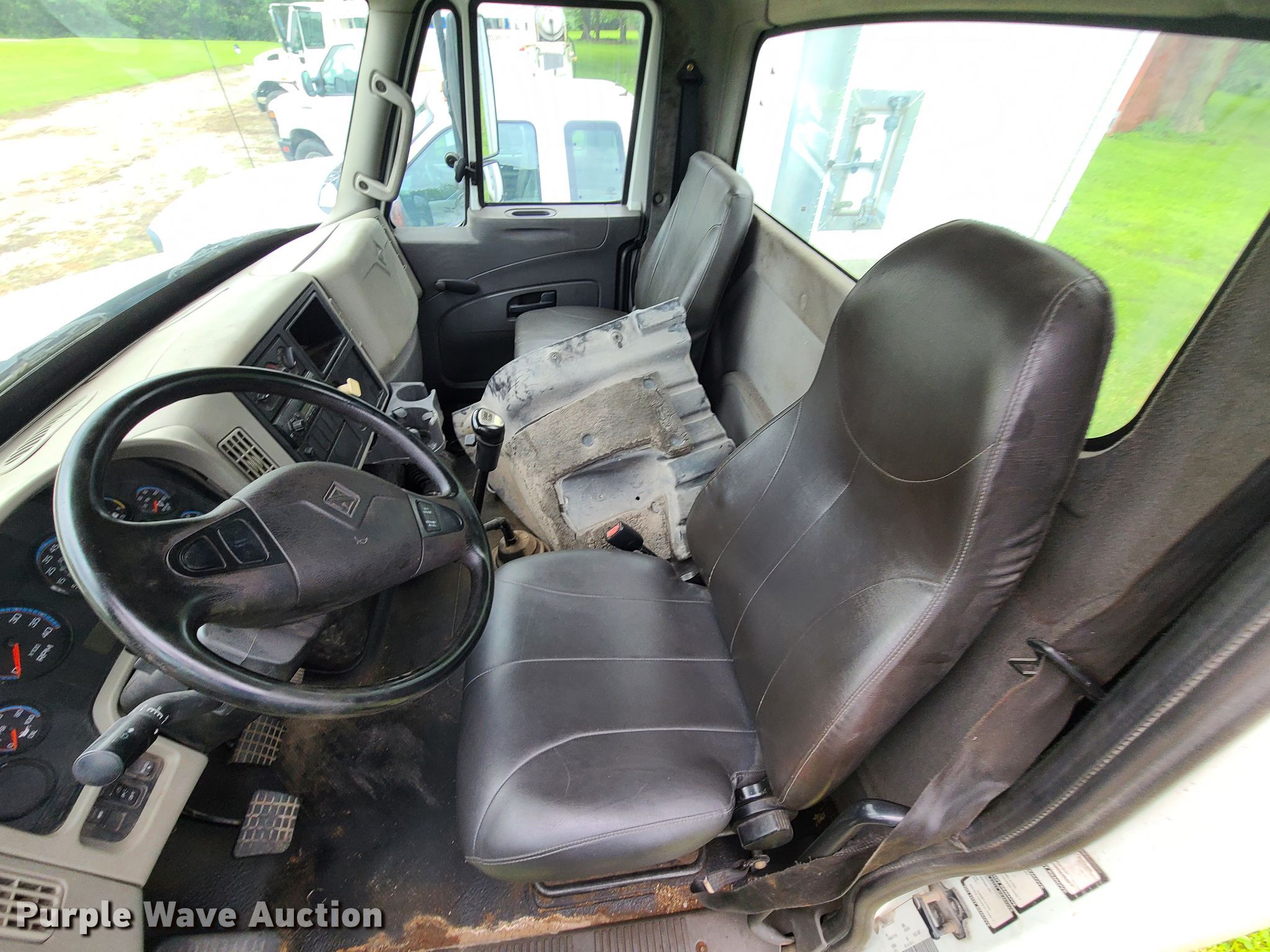 2012 International 4400 truck cab and chassis in Sugar Creek, MO | Item ...