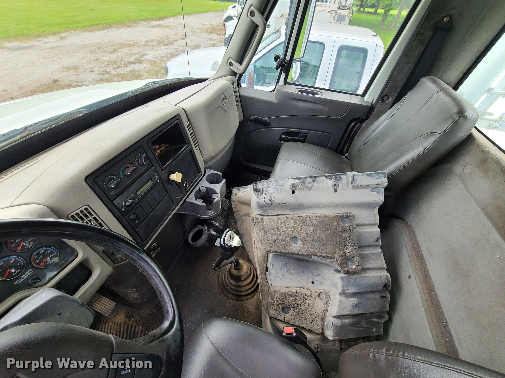 2012 International 4400 truck cab and chassis in Sugar Creek, MO | Item ...