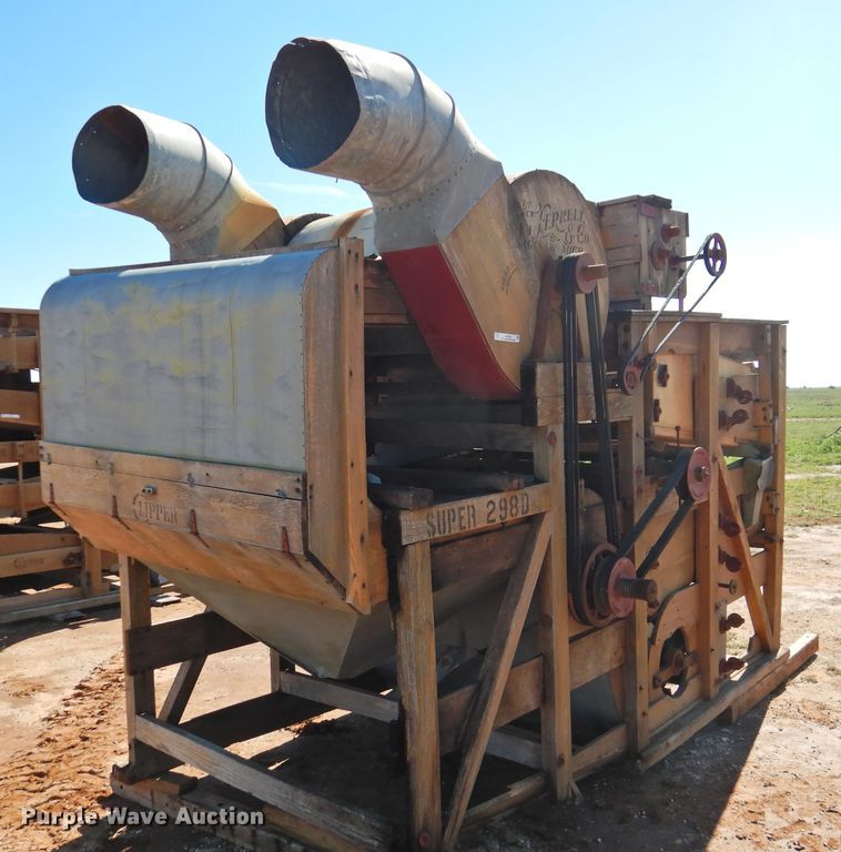 A.T. Ferrell & Co. Clipper Super 289 seed cleaner in Muleshoe, TX ...