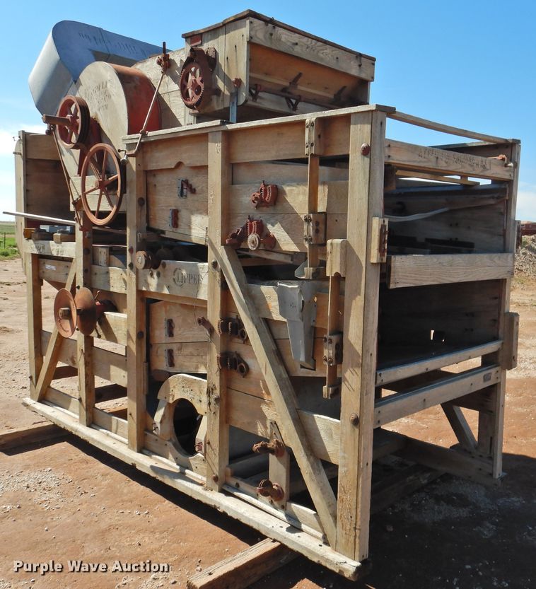 A.T. Ferrell & Co. Clipper Super 29D seed cleaner in Muleshoe, TX ...