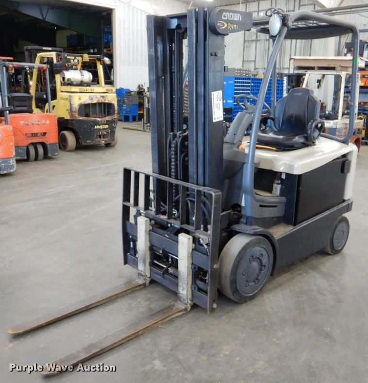 Crown 4500 forklift in Lawrence, KS | Item DL8898 sold | Purple Wave