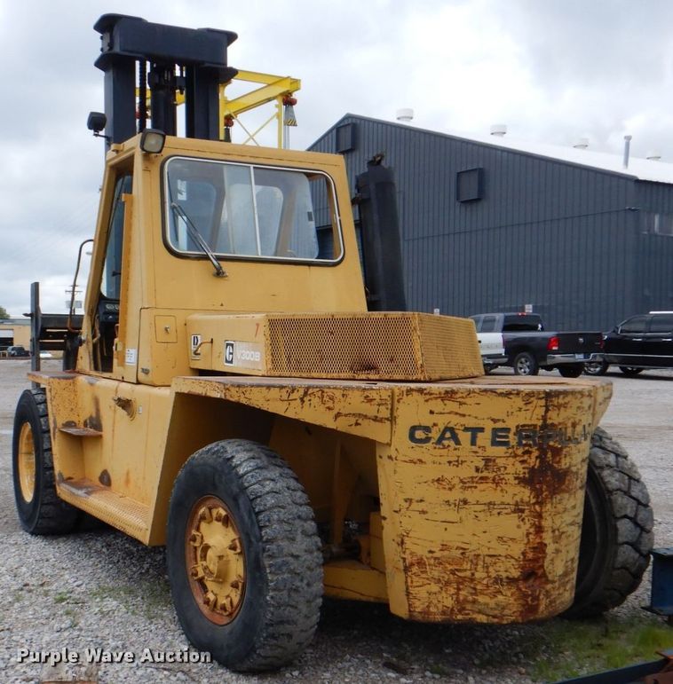 Caterpillar V300B forklift in Tulsa, OK | Item DM3815 sold | Purple Wave