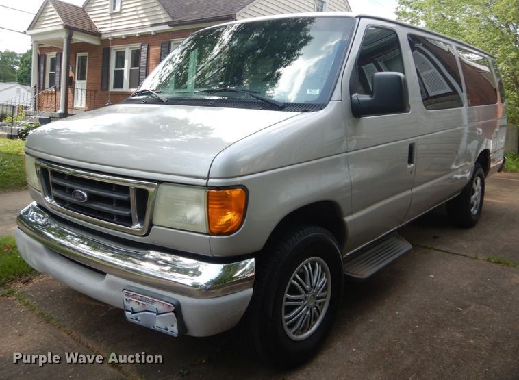 2003 Ford E350 XLT van in Saint Louis, MO | Item IT9150 sold | Purple Wave