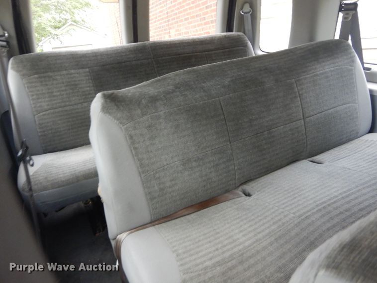 2003 Ford E350 XLT van in Saint Louis, MO | Item IT9150 sold | Purple Wave