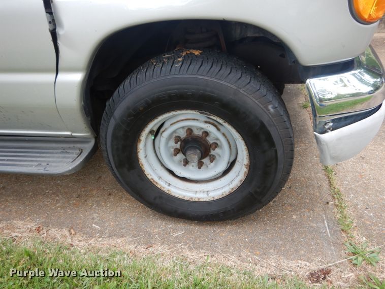 2003 Ford E350 XLT van in Saint Louis, MO | Item IT9150 sold | Purple Wave