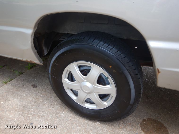 2003 Ford E350 XLT van in Saint Louis, MO | Item IT9150 sold | Purple Wave